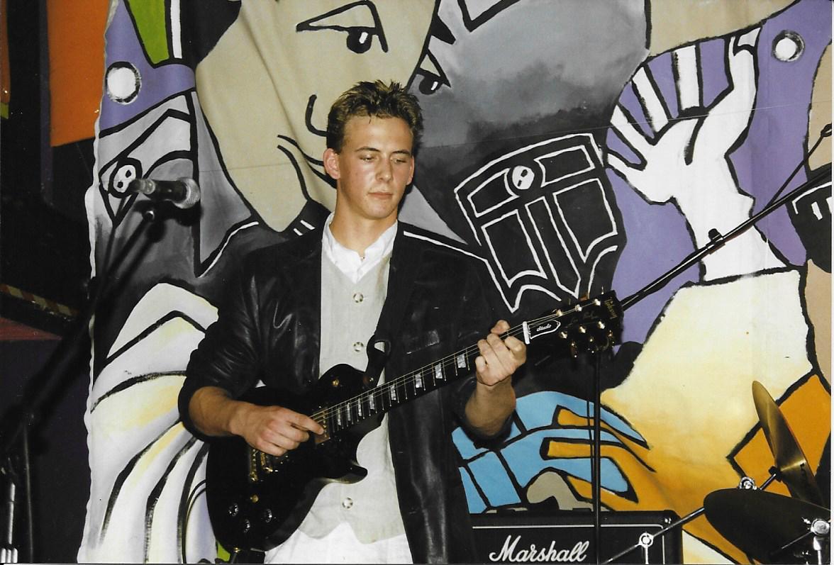 Eric Roche : guitariste virtuose mort d'un cancer à 37 ans